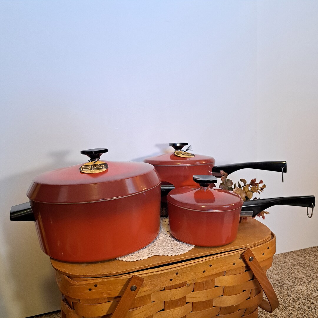 Set of 3 Aluminum Porcelain Finish Cookware Set, Teflon, Red Ombre ...