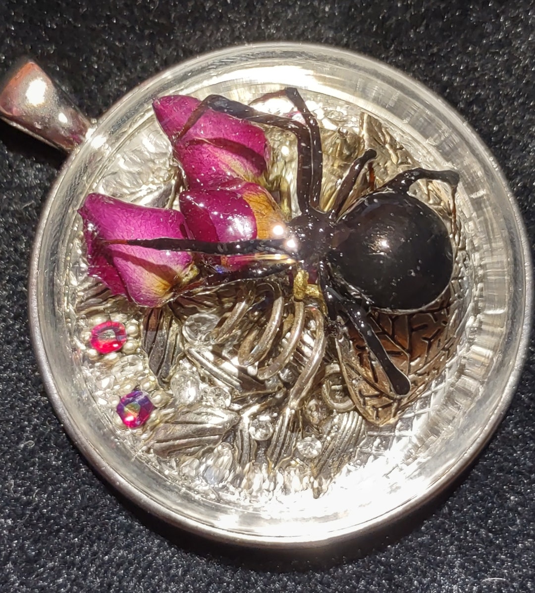 Real Black Widow Spider Pendant Necklace Resin Preserved Rosebuds ...