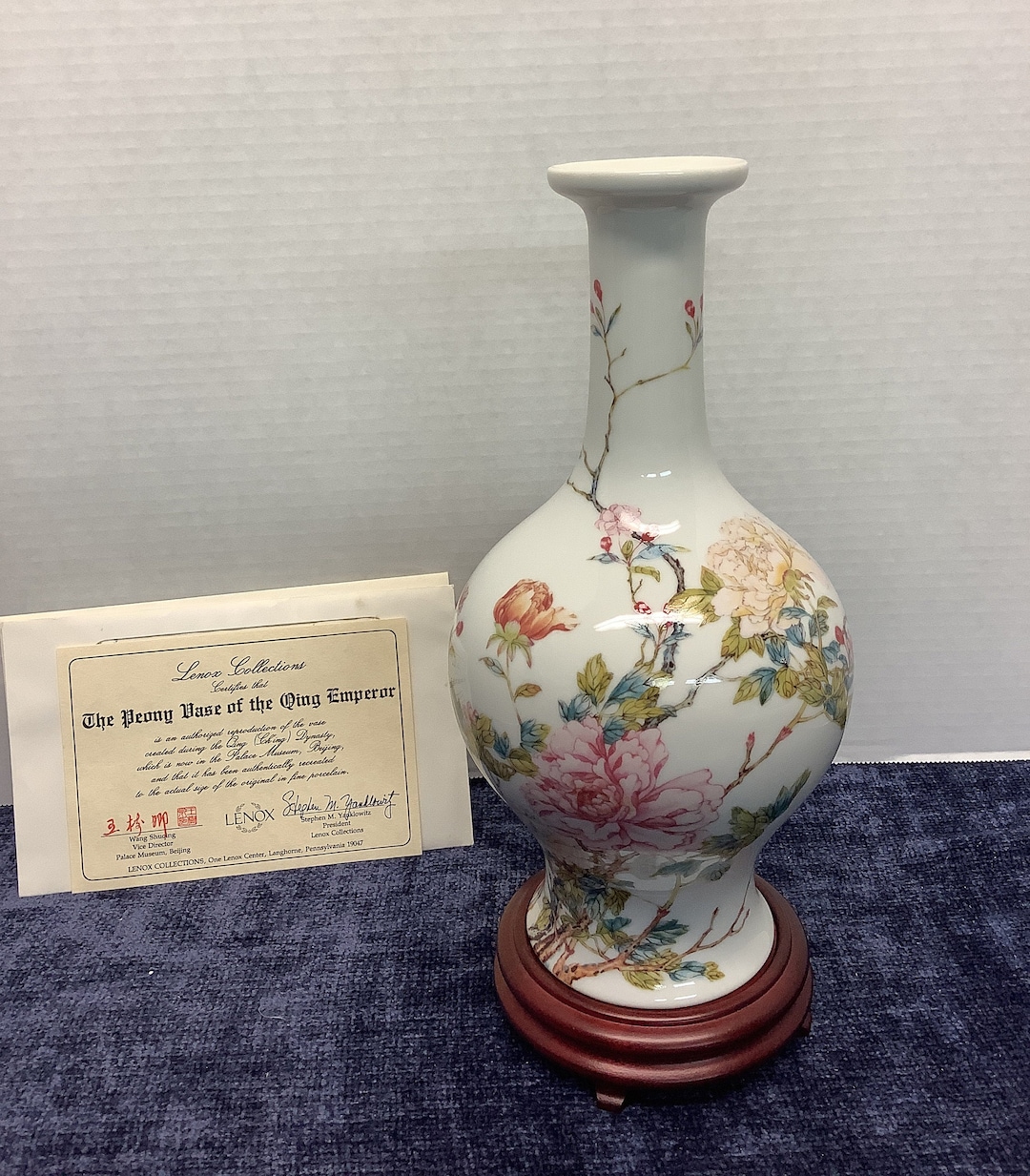 Lenox Vase. Smithsonian Museum Collection. NIB Peony Vase of the Ch'ing ...