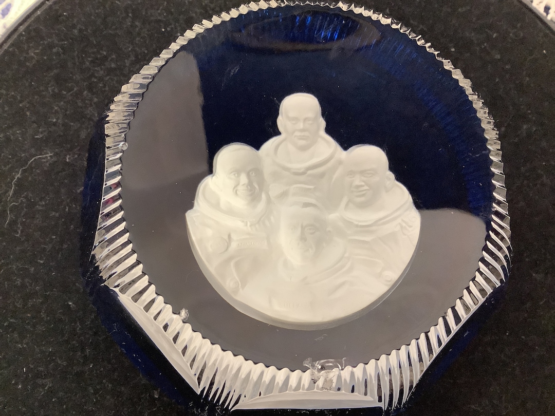 Cameo Paperweight. Cristal D’albret NASA Apollo 11 Moon Landing ...