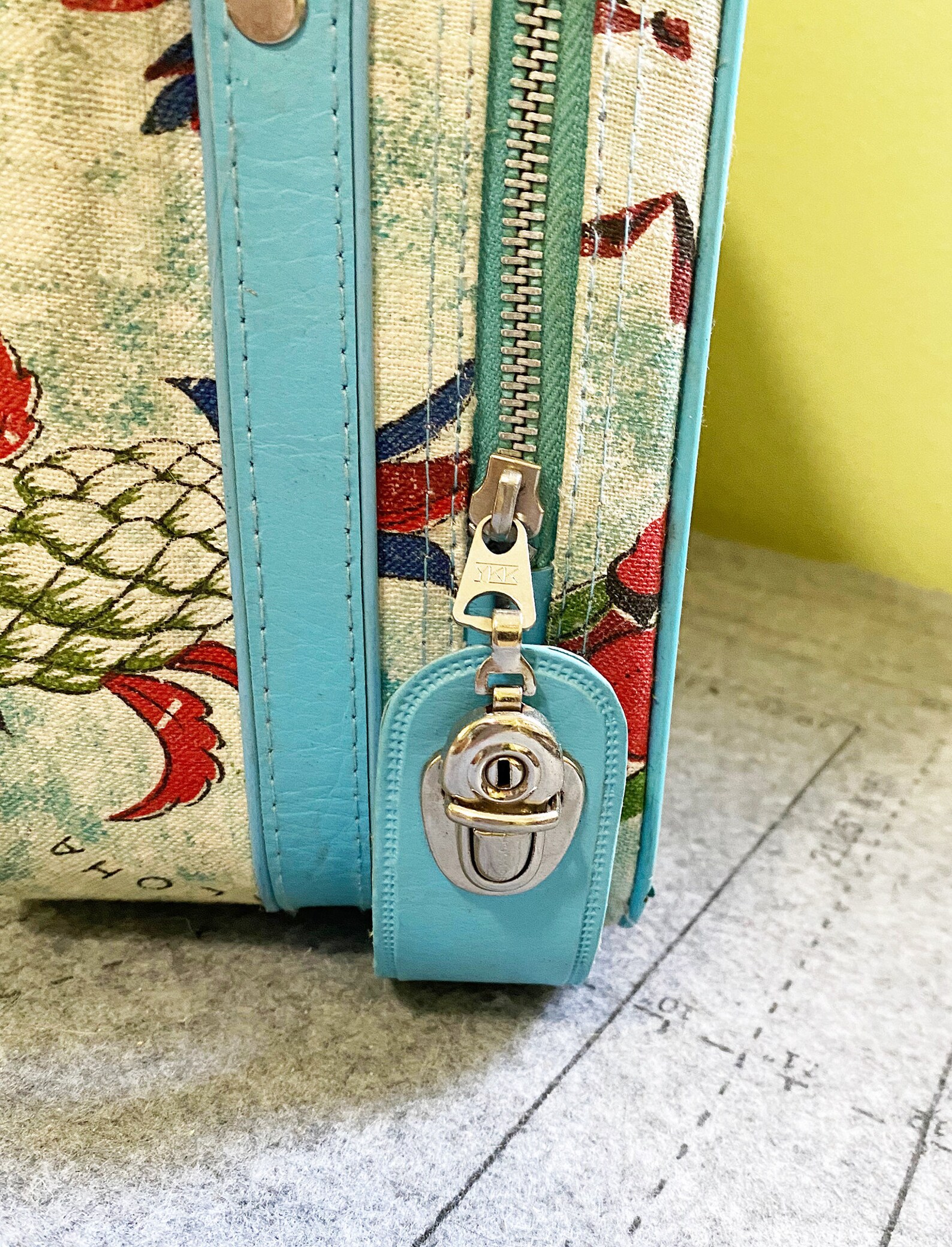 Vintage Suitcase Bantam Travelware Hawaii Petroglyphs Hibiscus RARE ...