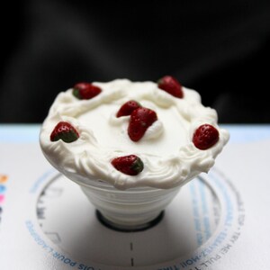 Strawberry Buttercream Vintage Cake Popsocket III - Etsy