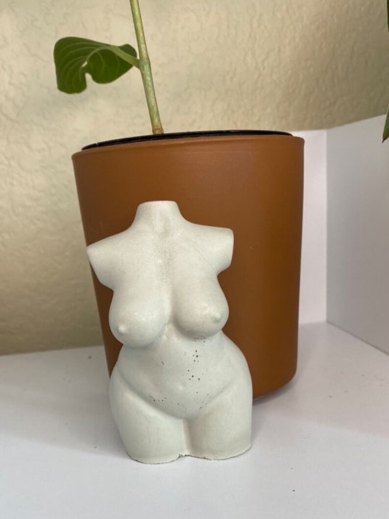 Concrete Goddess | Plus Size Female Body | Curvy Body Statue | Modern ...