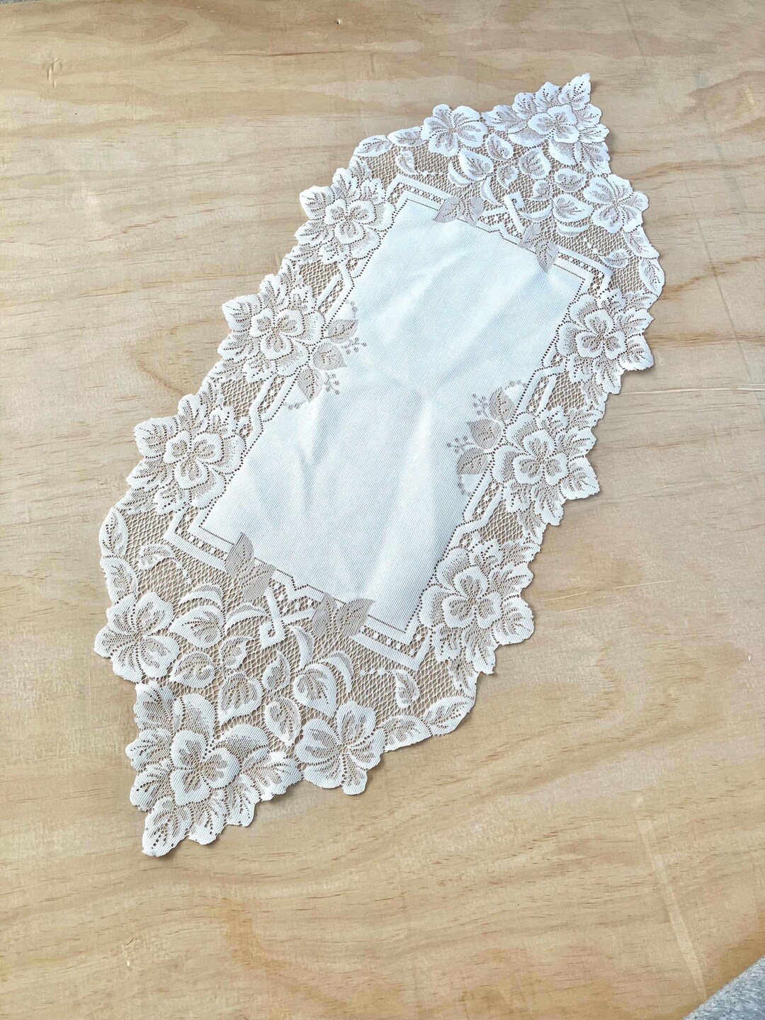 Vintage Lace Table Runner Topper Rectangle Floral Ornate Shabby Chic ...