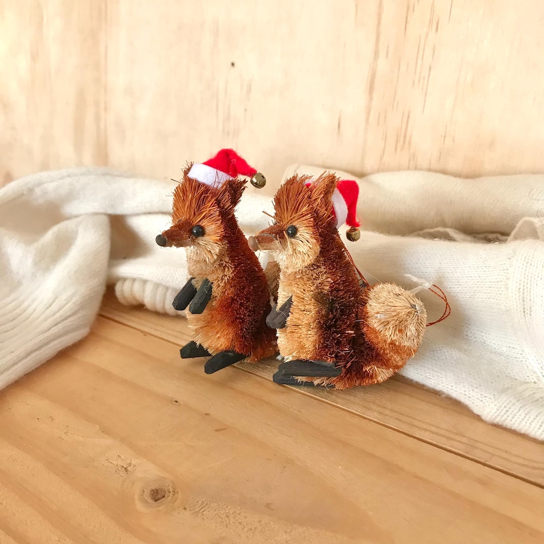Set of 2 Sisal Twig Fox Ornaments With Santa Claus Hats Ornaments ...