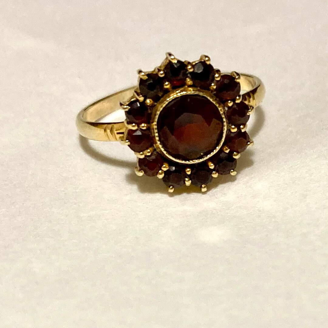 9kt Gold Ring With Genuin Garnet Stones , Stamped 333 - Etsy