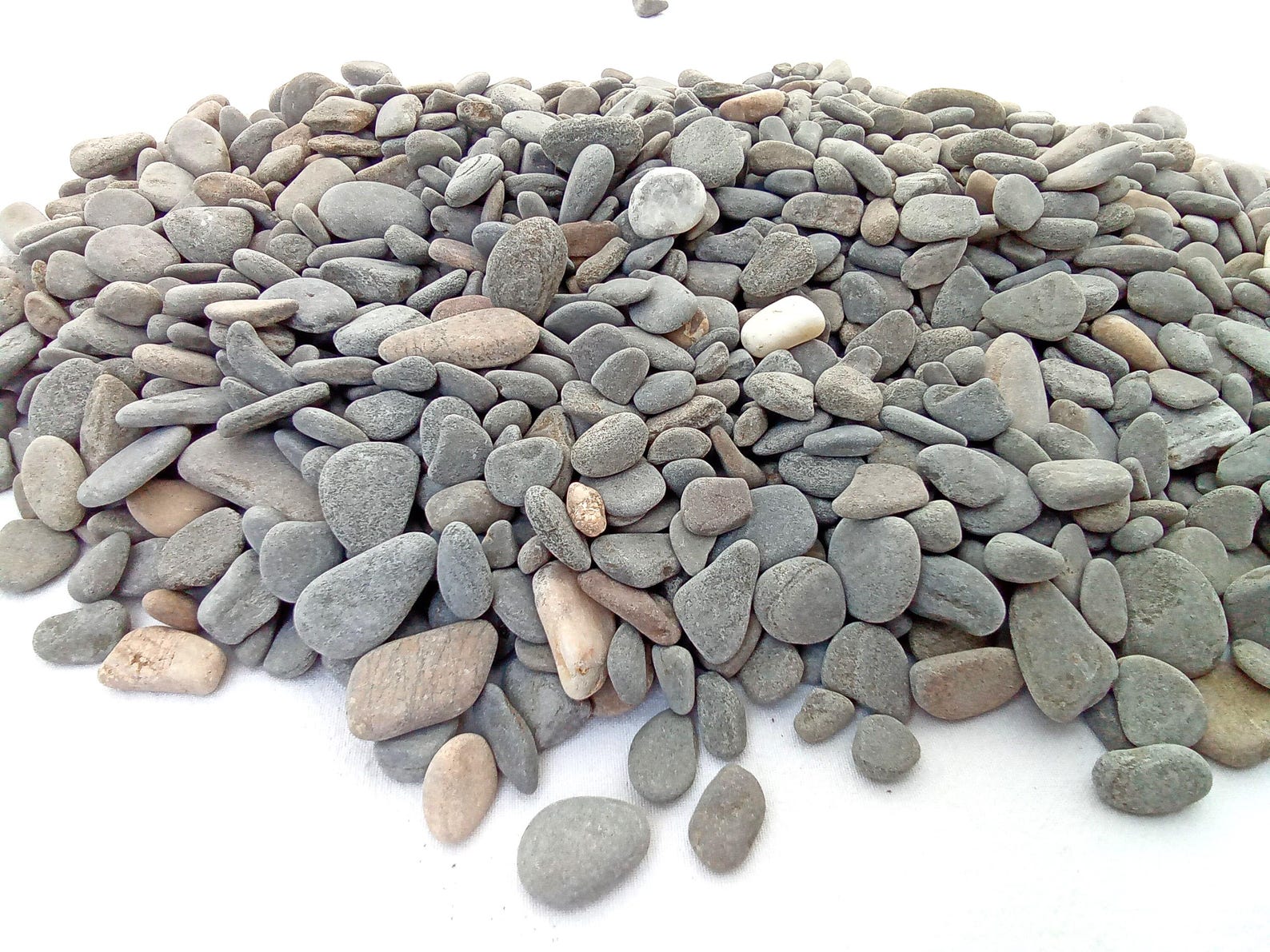 Small Tiny Sea Pebbles. Flat Sea Stones. Gray Beach Pebbles 0-30 Mm (0 ...