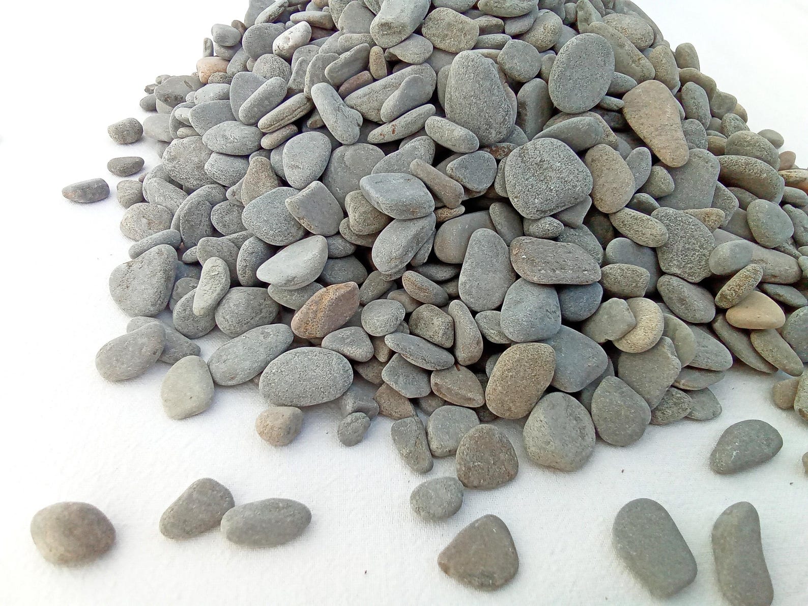 Small Tiny Sea Pebbles. Flat Sea Stones. Gray Beach Pebbles 0-30 Mm (0 ...