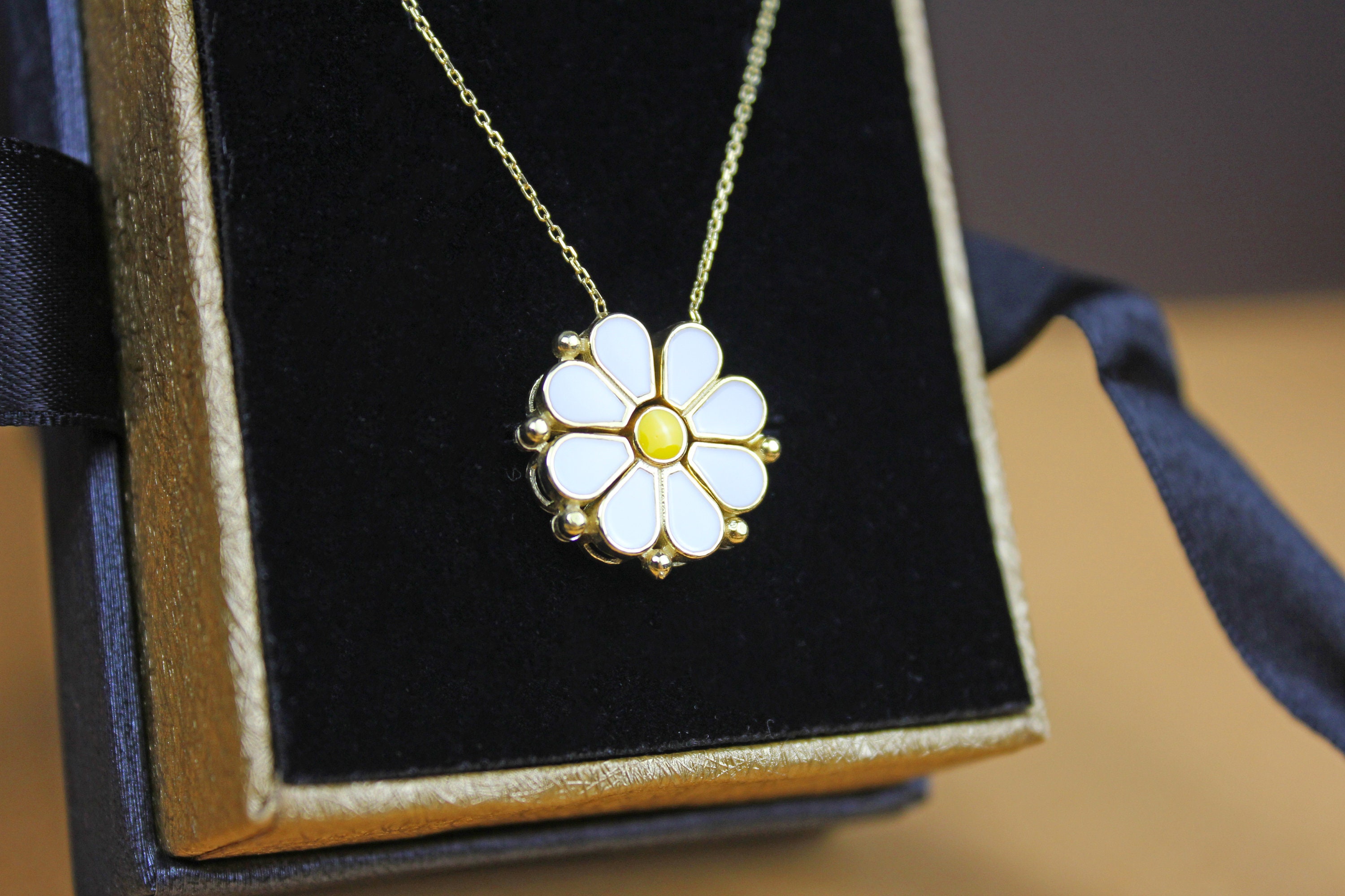 Magical Daisy Flower Necklace, Dainty Silver Necklace, Flower Design ...