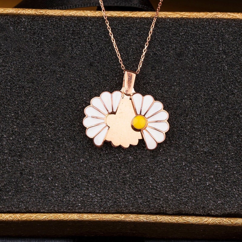 Daisy Necklace - Etsy