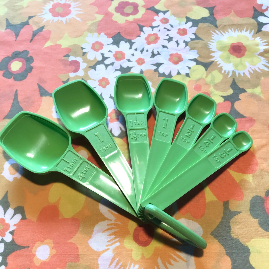 Vintage 70s Tupperware Measuring Spoons Complete Set in Apple Green ...