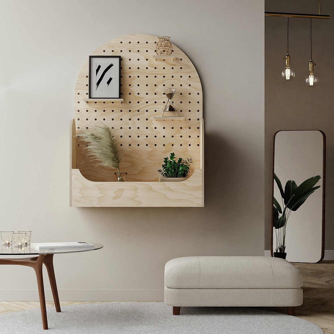 Estantería grande de madera contrachapada con panel perforado ...