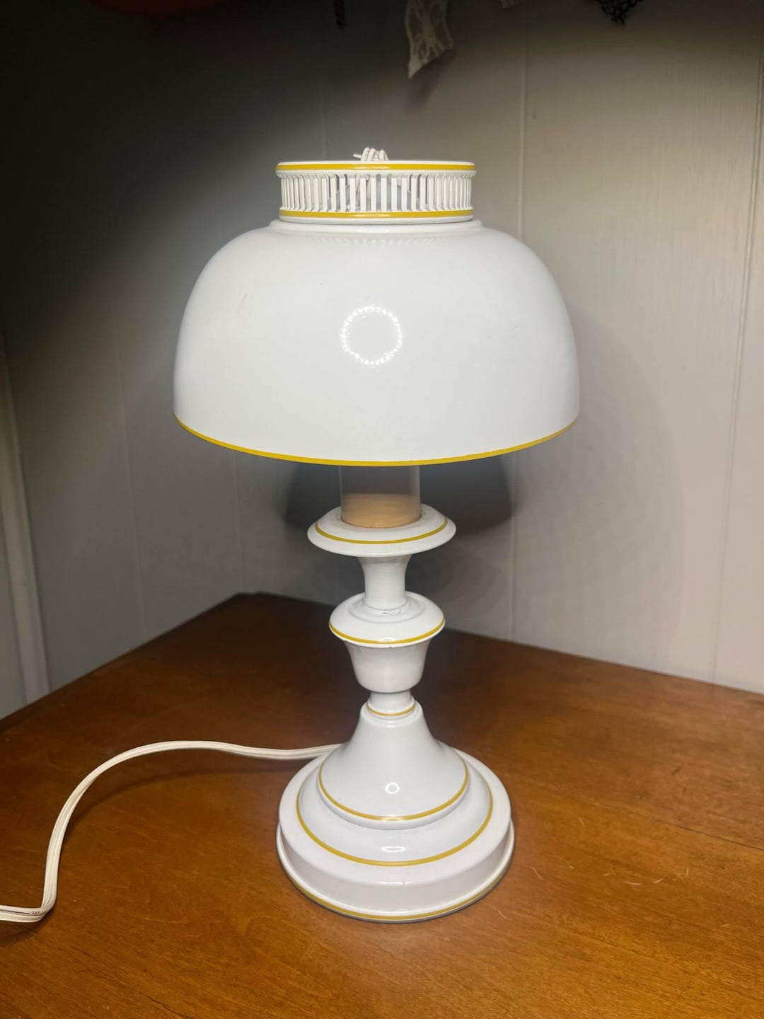 Vintage Primitive Heyco White/gold Trim Tole Ware Metal Table Lamp ...