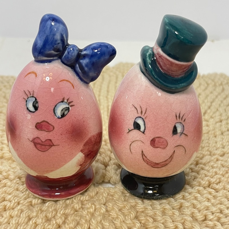 Anthropomorphic Salt and Pepper Shakers - Etsy Anthropomorphic Salt and Pepper Shakers - Etsy