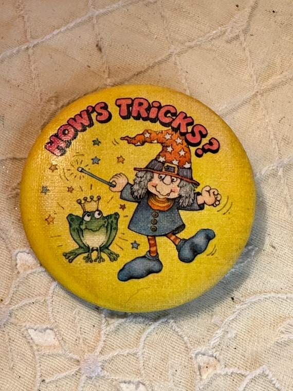 Vintage 2-1/4" How's Tricks Witch & Frog Hallmark Car… - Gem