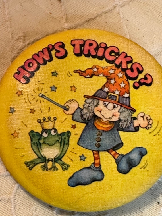 Vintage 2-1/4" How's Tricks Witch & Frog Hallmark Car… - Gem