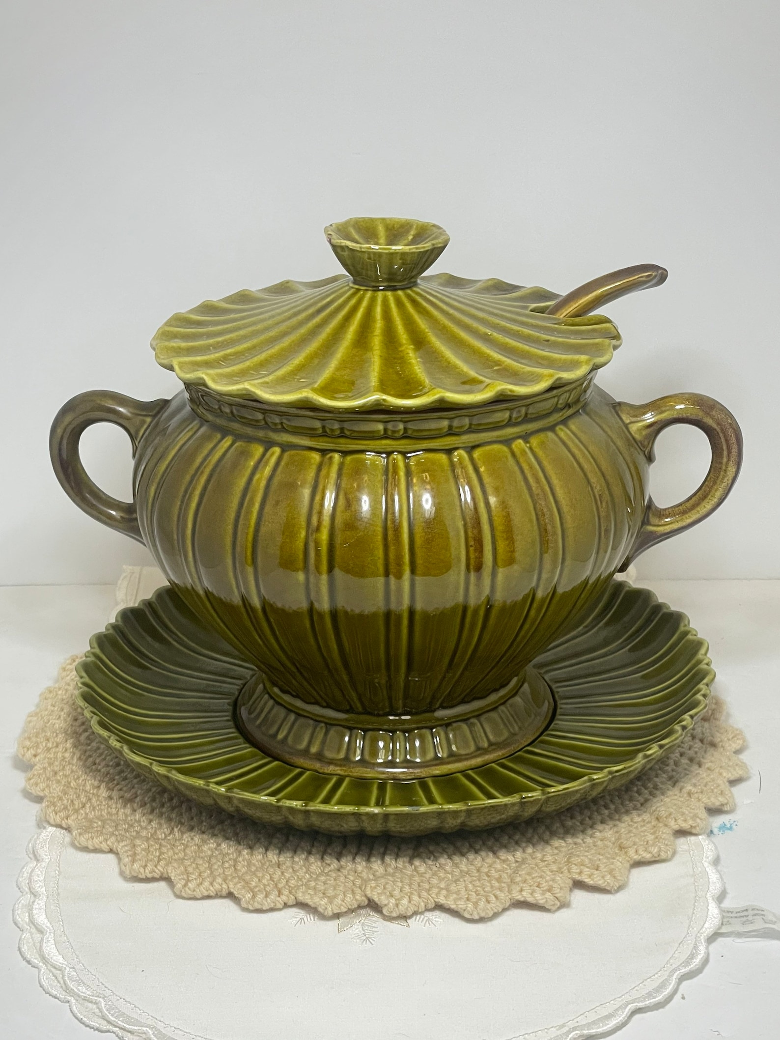 Vintage CALIFORNIA AMC-1 W/underplate & Ladle Avocado Green. - Etsy