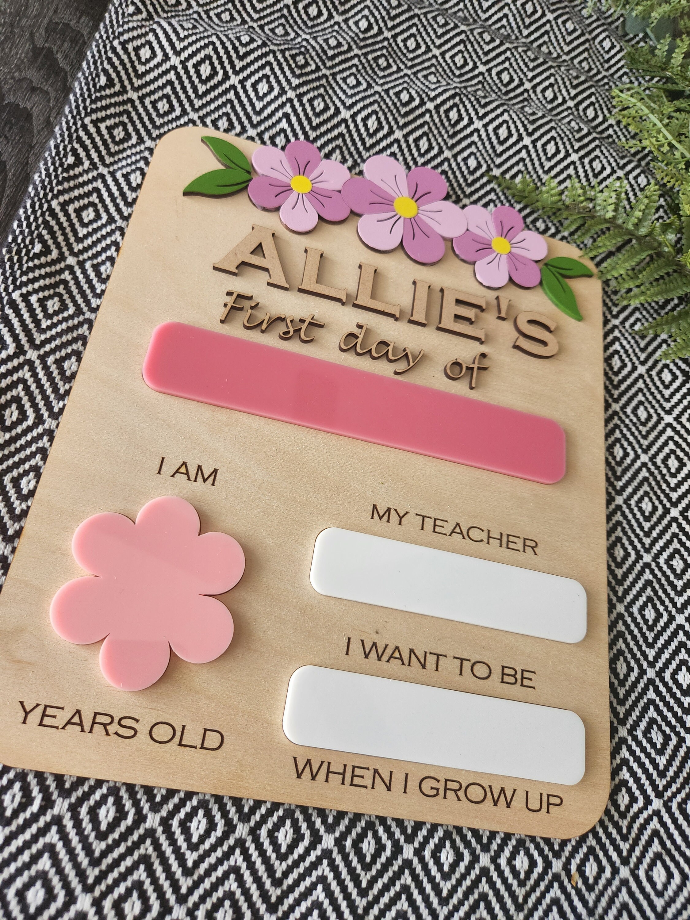 School Photo Prop Flowers, First Day of School Board, First and Last ...