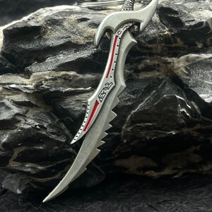 Skyrim Keychain Daedric Sword Keychain for Skyrim Cosplay and Gaming ...