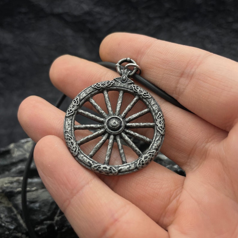 Bloodborne Necklace Wheel Hunter Badge 1.35 Cosplay Gift - Etsy