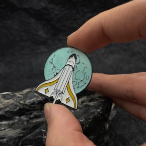 The Last of Us 2 Ellie Space Rocket Pin/keychain/necklace TLOU 2 Ellie ...