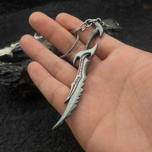 Skyrim Keychain Daedric Sword Keychain for Skyrim Cosplay and Gaming ...