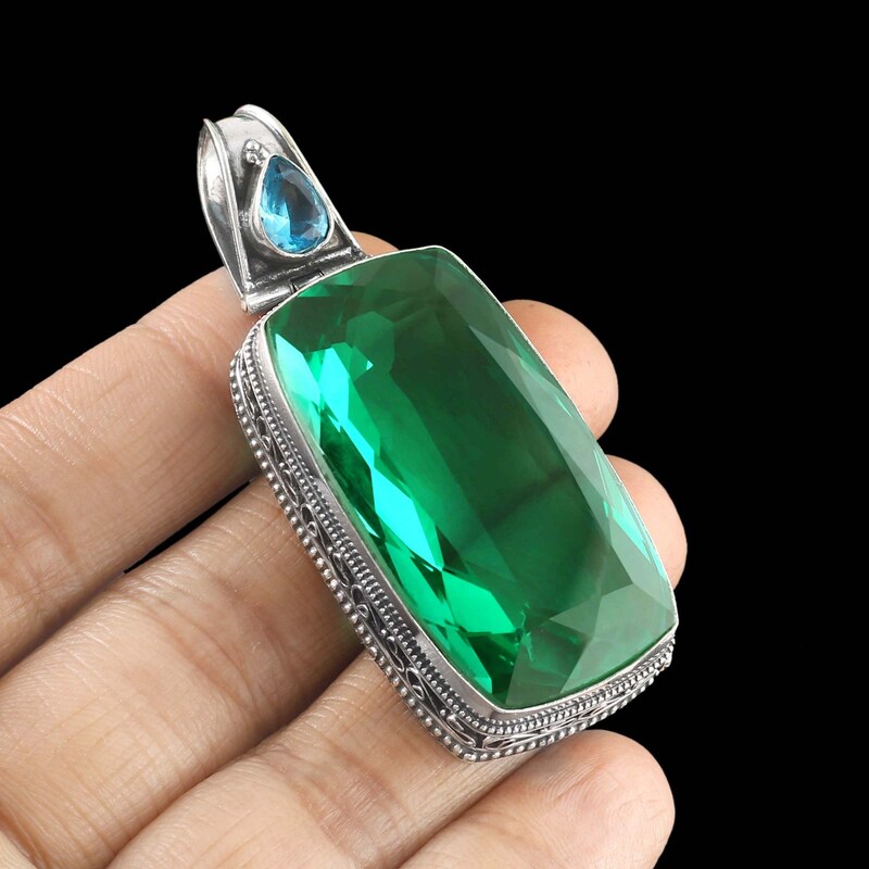 Green and Silver Necklace - Etsy