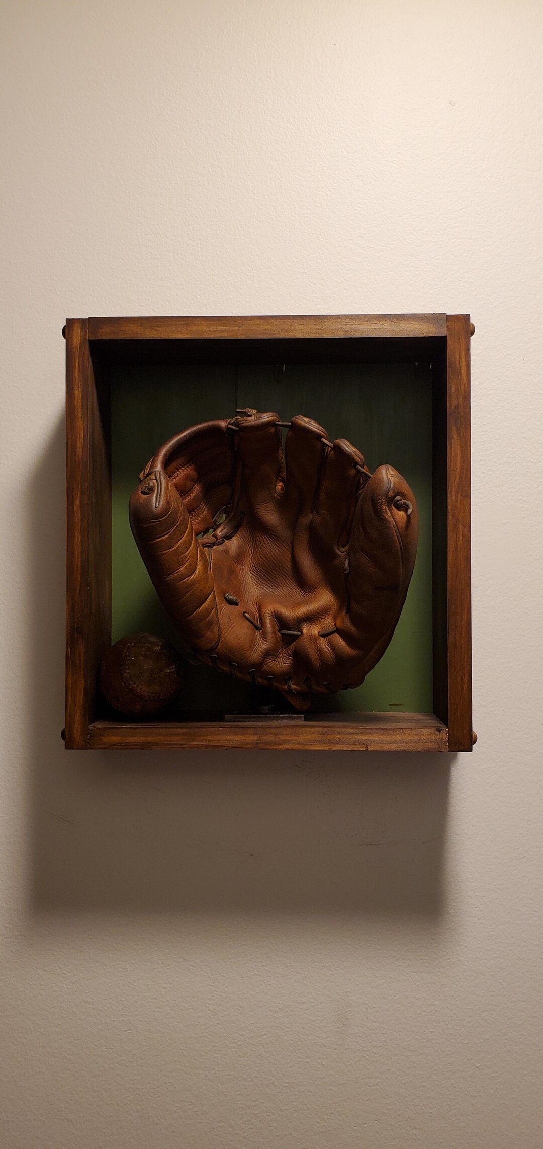 Handmade Shadow Box Displays 195s Wilson Baseball Glove. Excellent ...