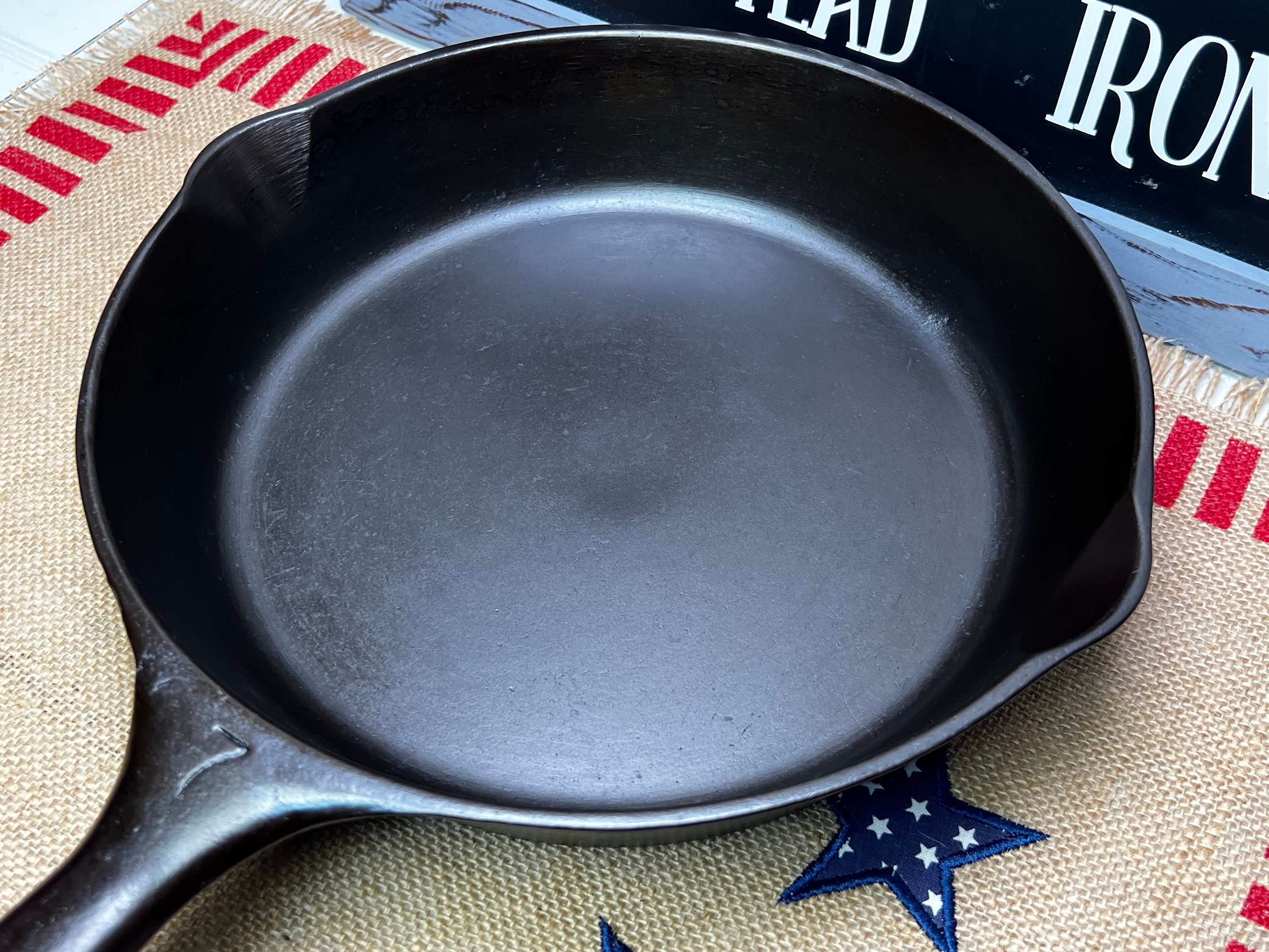 Unmarked Vollrath 7 Cast Iron Skillet - Etsy