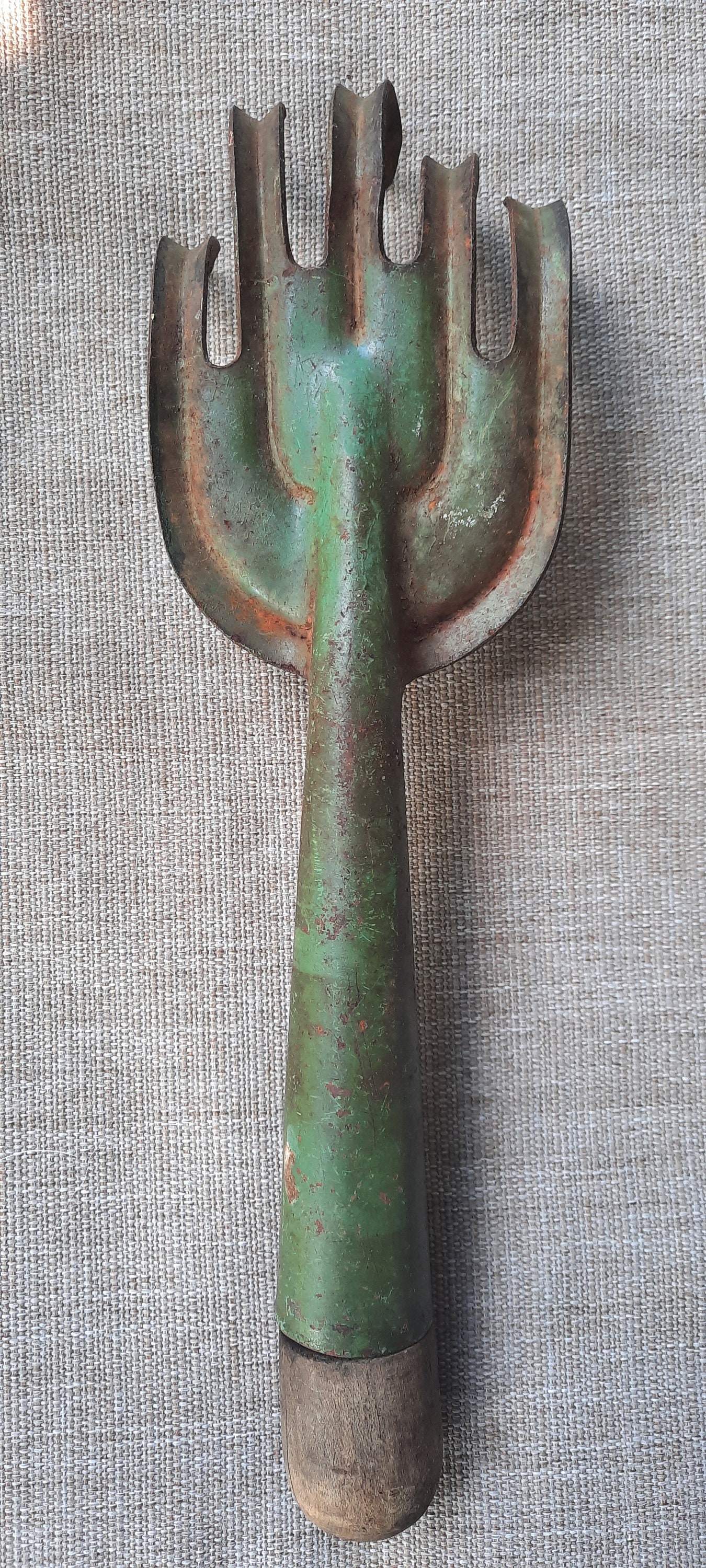 Vintage Hand Rake Gardening Tool. Porch Decoration. Garden Shed. Flower ...