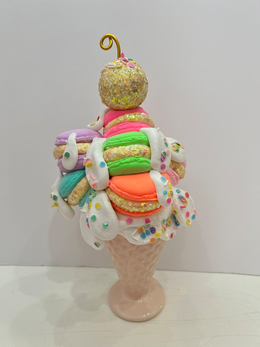 Crazy Macaron Sundae, Fake Bake, Faux Food, Ice Cream Sundae, Extreme ...