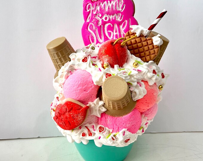 Giant Extreme Ice Cream Sundae , Valentines Day Decoration, Hearts ...
