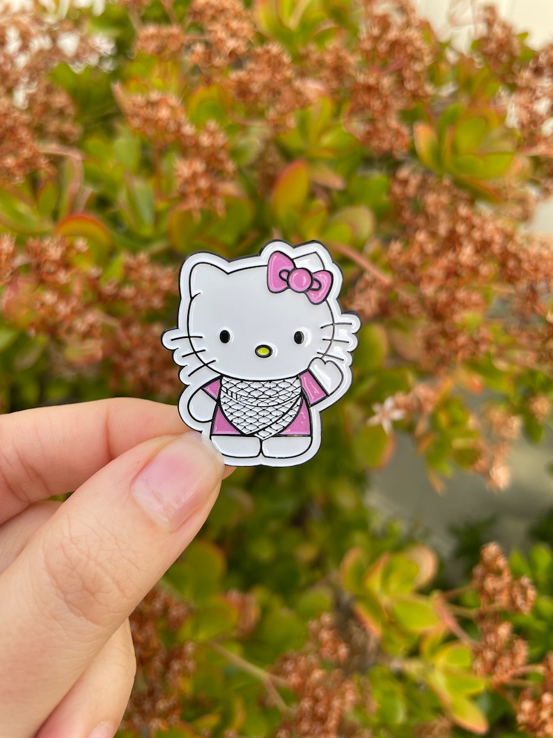 Falastini Hello Kitty Pin Wearing Keffiyeh, Palestinian Hello Kitty Pin ...