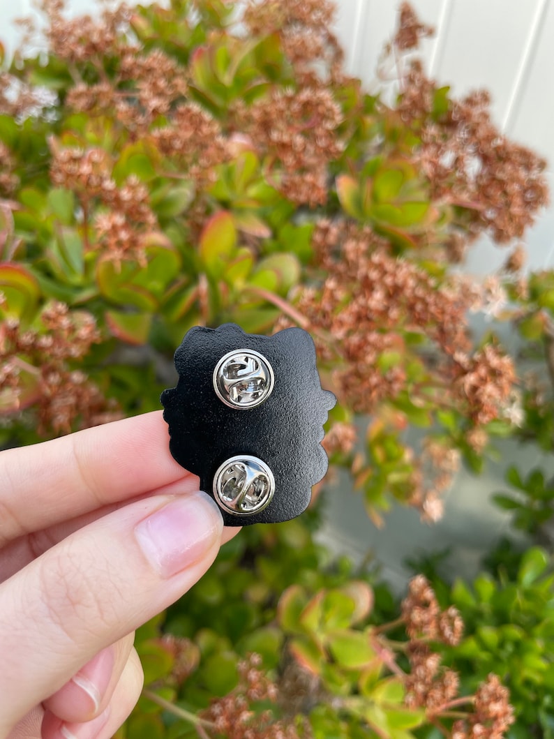 Falastini Hello Kitty Pin Wearing Keffiyeh, Palestinian Hello Kitty Pin ...