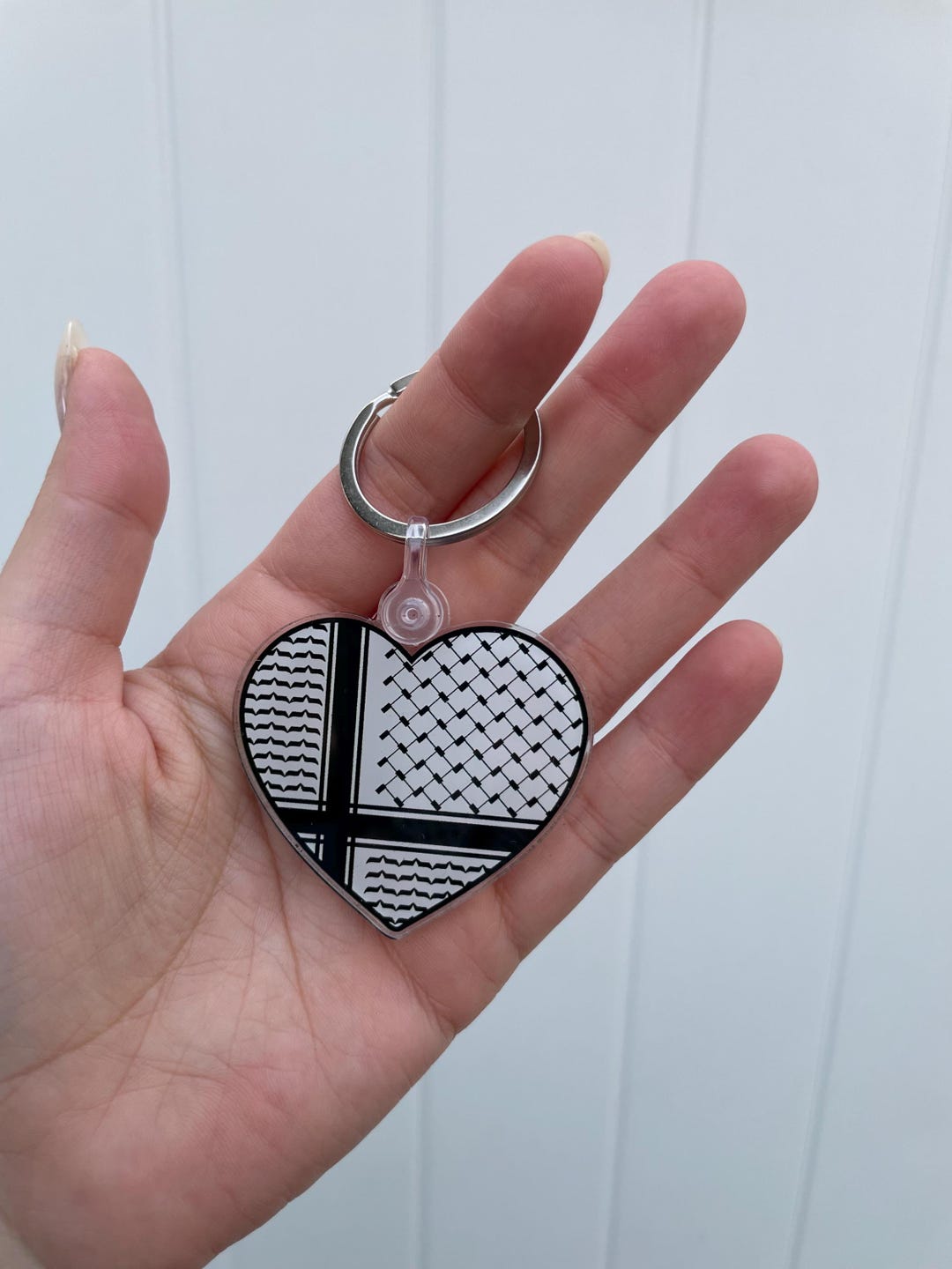 Keffiyeh Heart Acrylic Keychain, Palestinian Acrylic Keychain ...