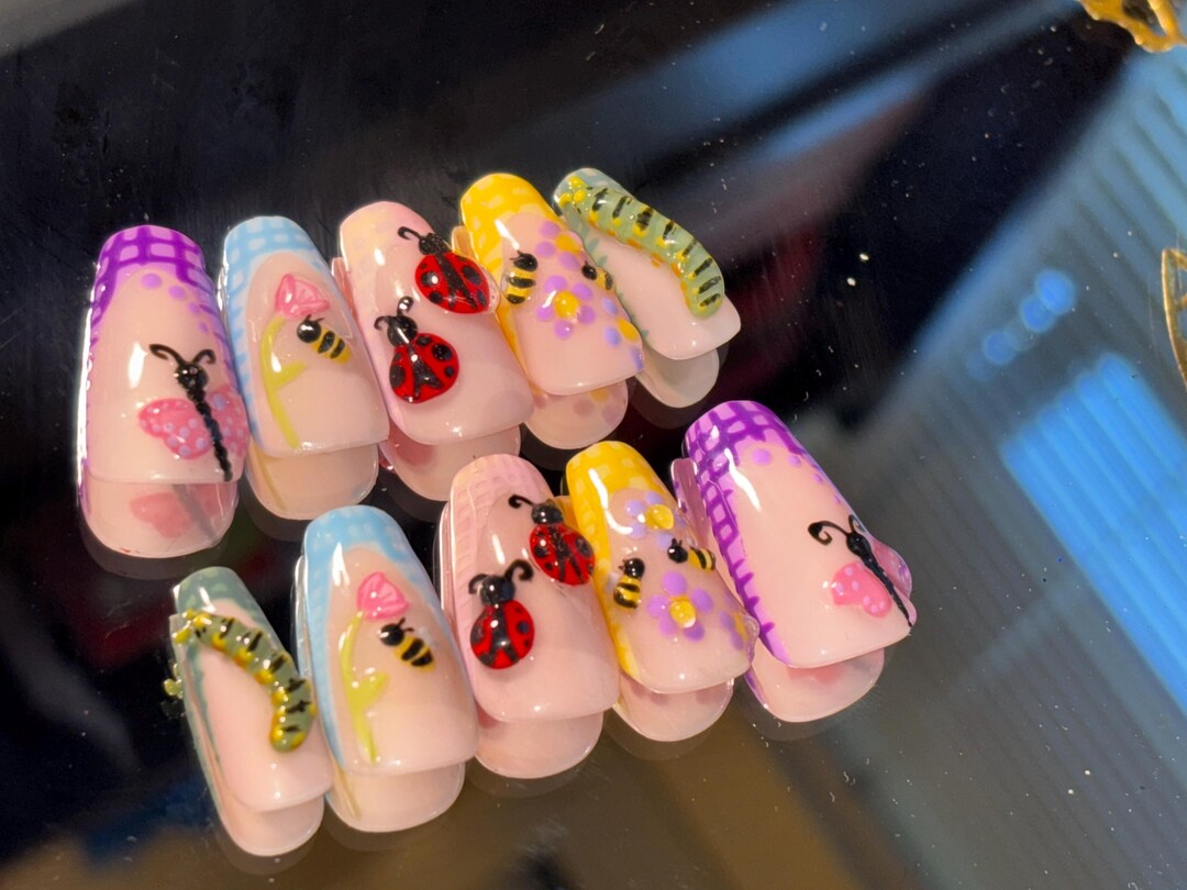 Buggy Picnic Press on Nails - Etsy
