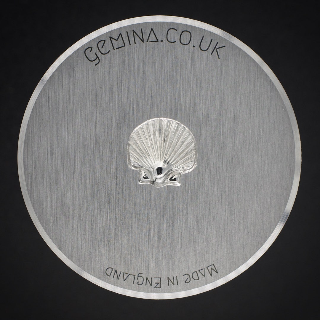 Gemina Hand-engraved Scallop Shell Shot Plate Shot Plates Jewellery ...