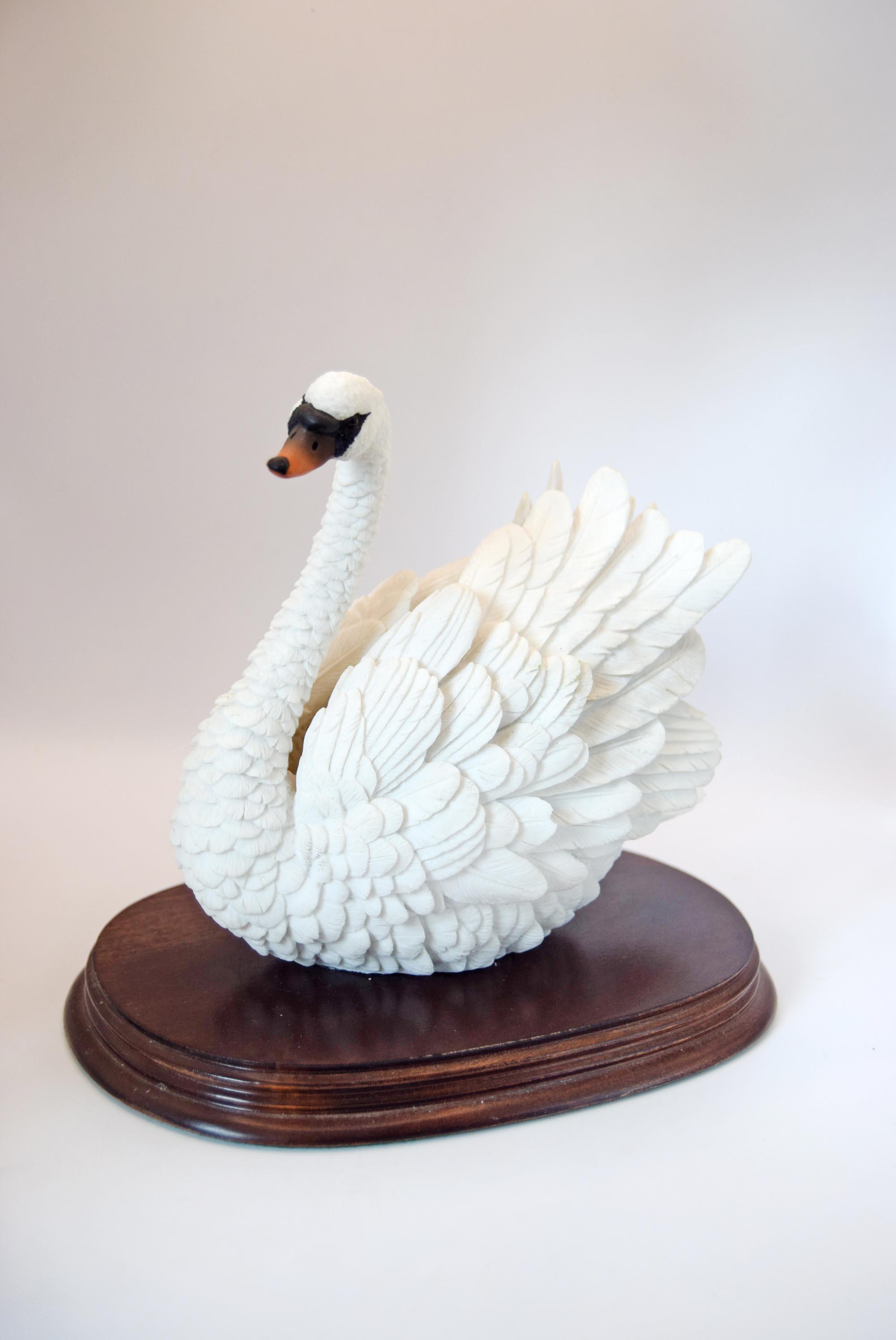 Leonardo Collection Swan Sculpture: 1996 Mint Condition, Hardwood Base ...
