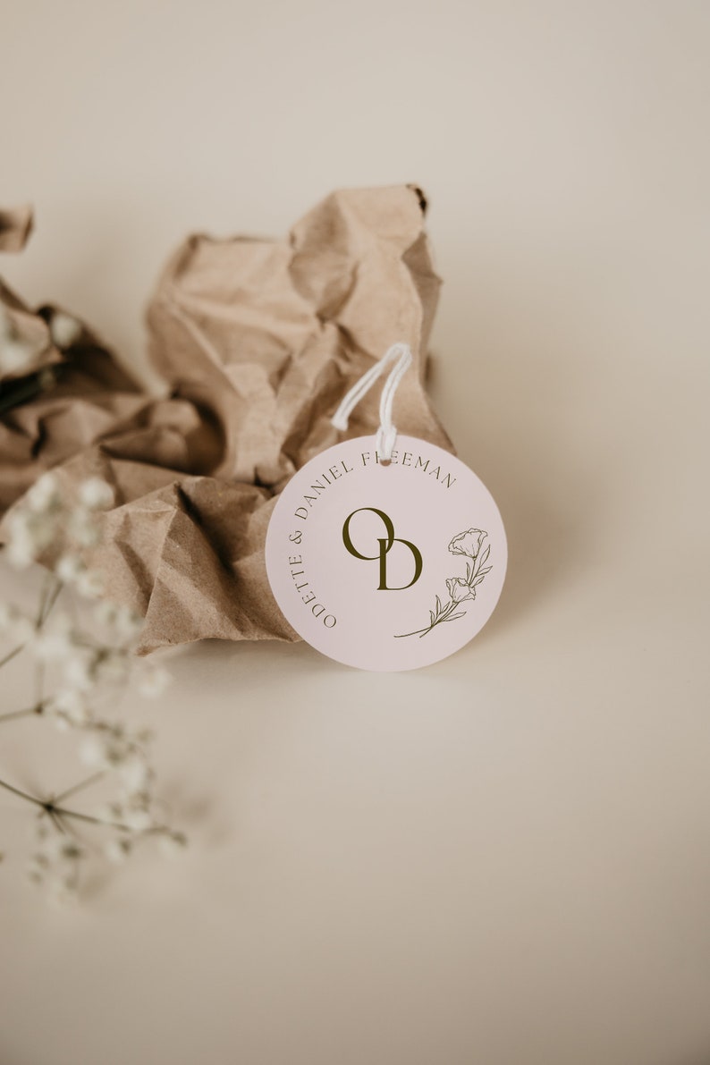 Minimalistic Round Hang Tag MOCKUP, Simple Round Favor Tag Mock Up ...