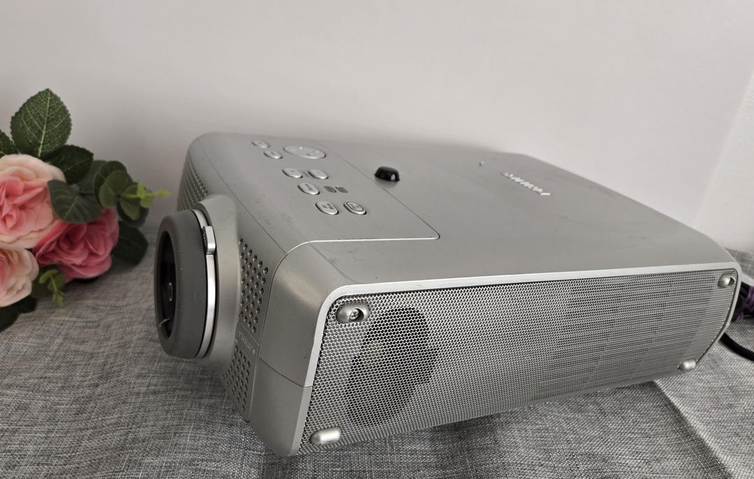 Vintage PHILIPS BSURE XG2 Brilliance Projector, Model LC3146, 2003 ...