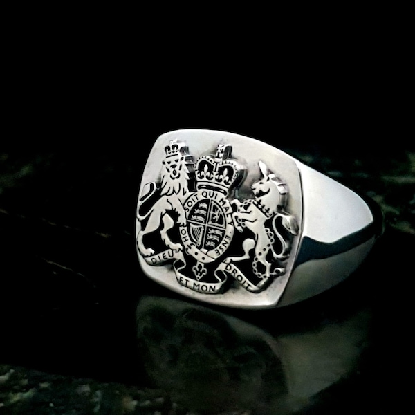 Crest Ring - Etsy