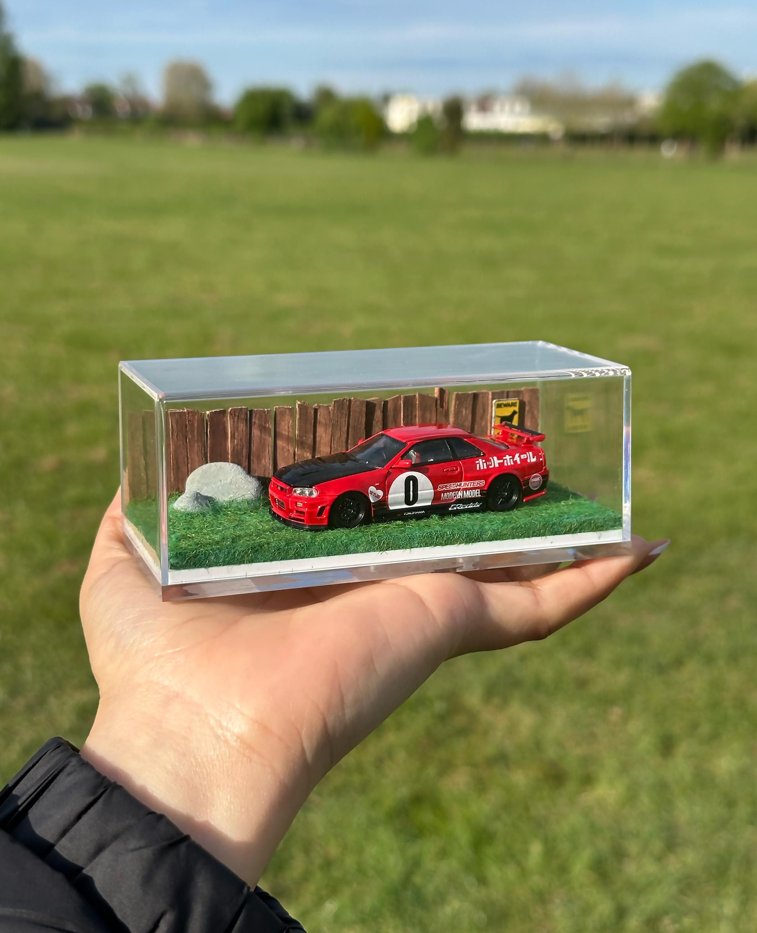 1:64 Scale Car Diorama Lawn View for Diecast Cars, Nissan GTR R34 ...