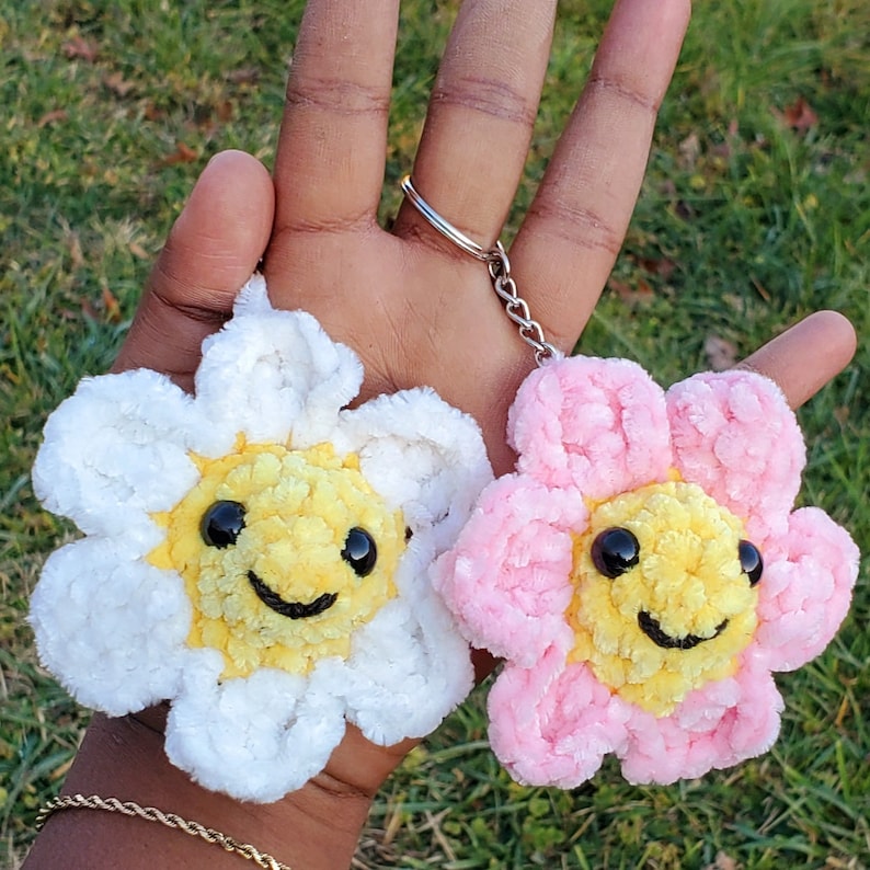 Daisy Keychain No Sew Flower Amigurumi Pdf Crochet Pattern Written In