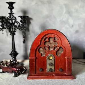 Vintage 1932 Antique Radio Replica Reproduction MCA Universal Cathedral ...