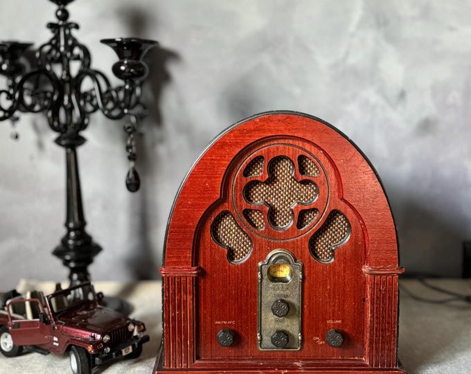 Vintage 1932 Antique Radio Replica Reproduction MCA Universal Cathedral ...