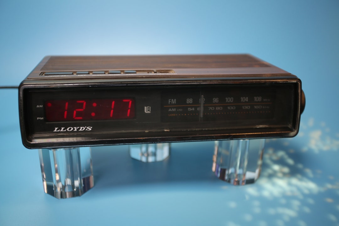 Loyd's Vintage AM/FM Alarm Clock Radio Woodgrain Retro - Etsy Loyd's Vintage AM/FM Alarm Clock Radio Woodgrain Retro - Etsy