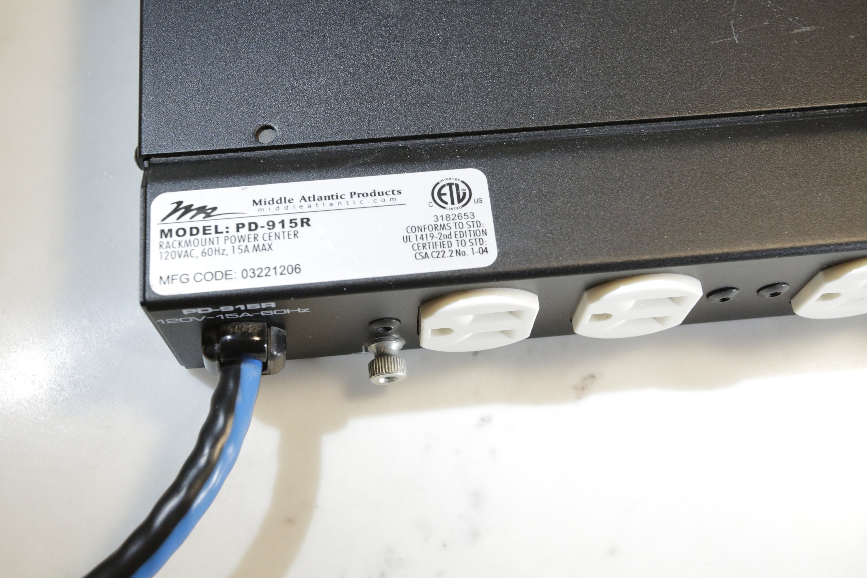 Rackmount Power Center PD-915R 120 Vac, 60hz, 15A Max, 8 Input Plugs ...