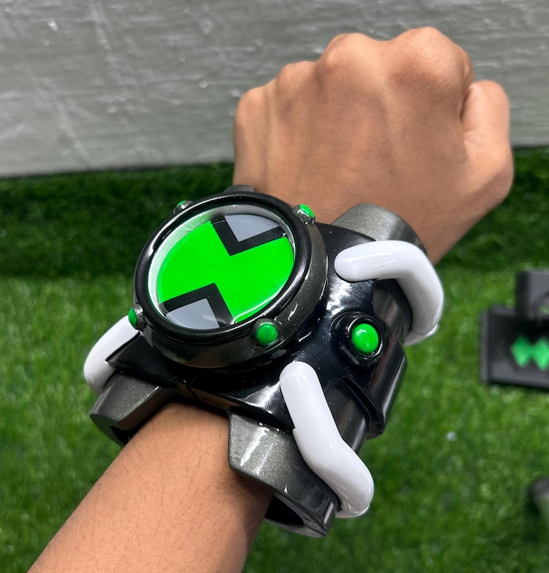Omnitrix - Ben 10 Classic Pop up Watch Replica, Collectables, Cosplay ...