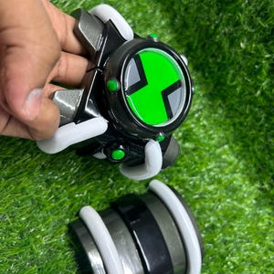 Omnitrix - Ben 10 Classic Pop up Watch Replica, Collectables, Cosplay ...
