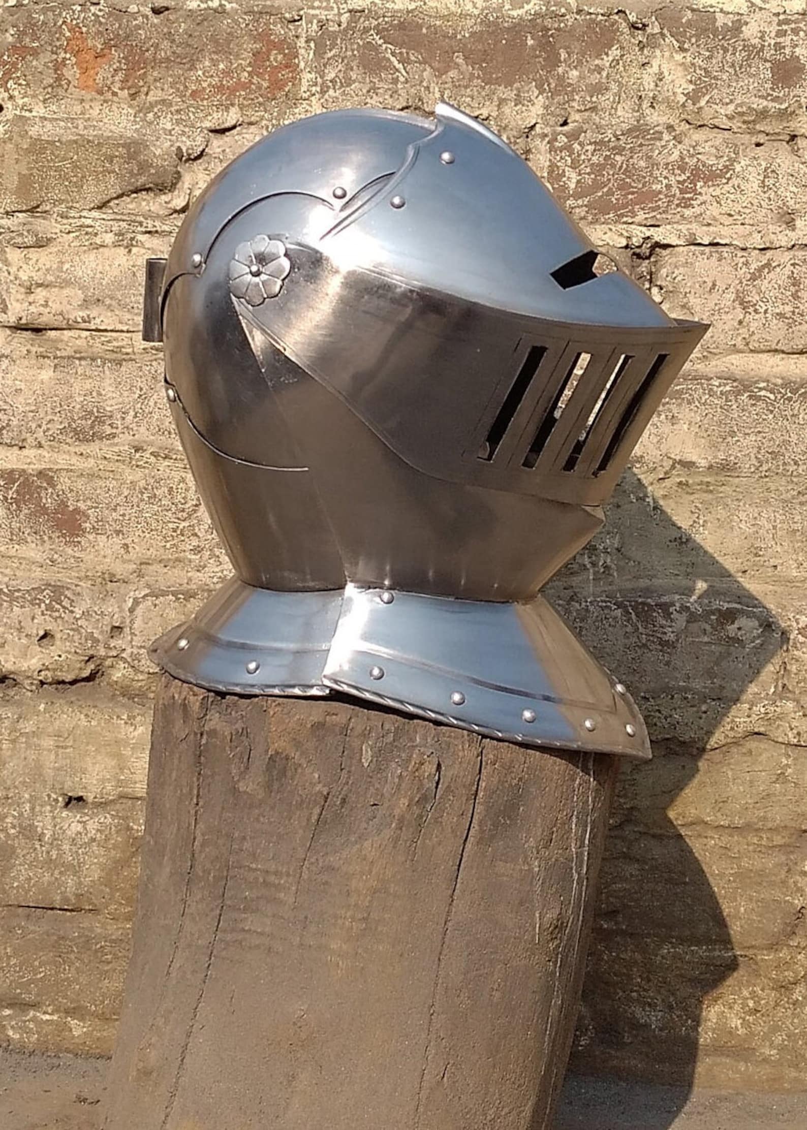 Halloween European Closed Helmet With Stand Medieval Knight Visor ...